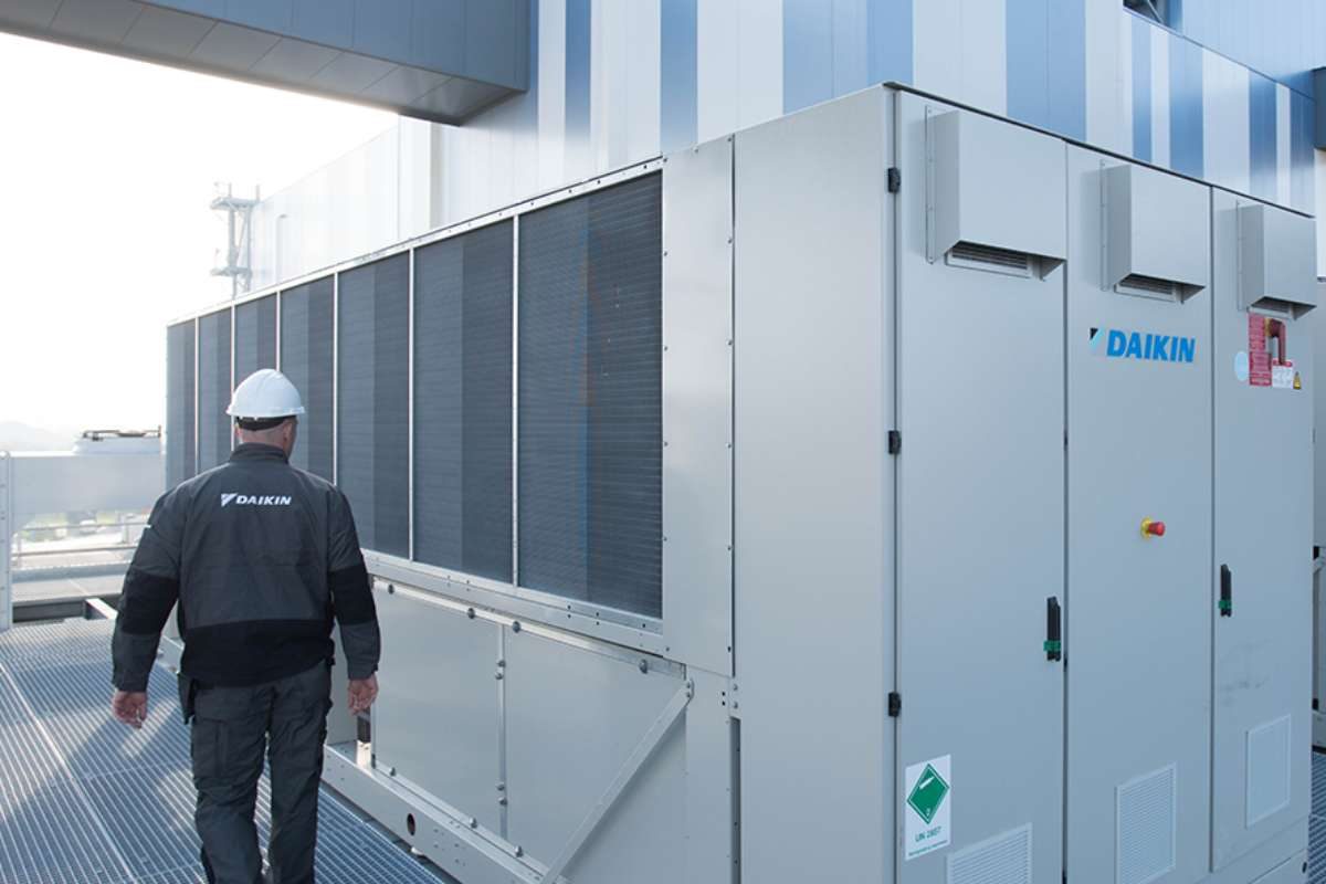 Chillers Cooling System: Everything You Need to Know | Daikin